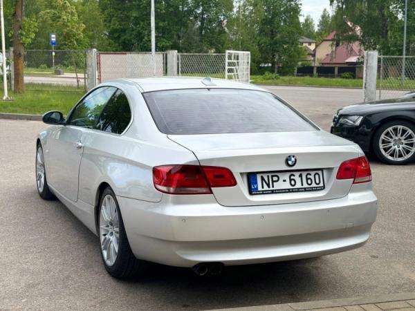 Grey BMW 330 2007 in Riga, with an engine capacity of 3.00 L and mileage of 276 thousand km for 7950 €, photo 8 on AUTOMOTO.COM.LV