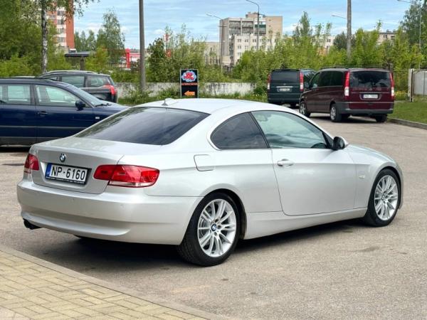 Grey BMW 330 2007 in Riga, with an engine capacity of 3.00 L and mileage of 276 thousand km for 7950 €, photo 9 on AUTOMOTO.COM.LV