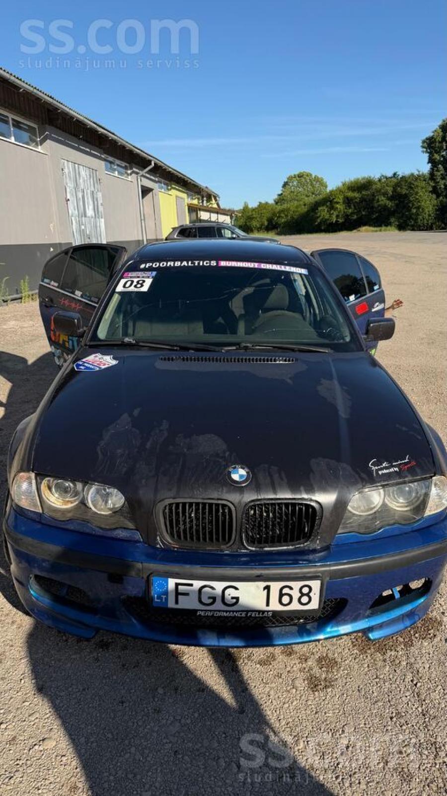 Pelēks BMW 330 2001 Liepāja, ar dzinēja tilpumu 3.00 L un nobraukumu 350 tūkst. km par 2750 €, foto 1 vietnē AUTOMOTO.COM.LV