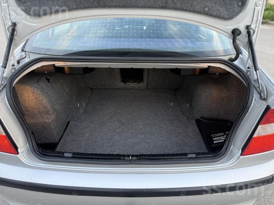 Grey BMW 330 2002 in Ogre, with an engine capacity of 3.00 L and mileage of 347 thousand km for 4999 €, photo 8 on AUTOMOTO.COM.LV
