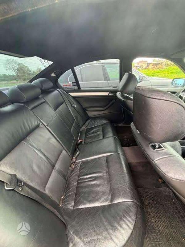 Grey BMW 330 2003 in Rietavas, with an engine capacity of 2.99 L and mileage of 358 thousand km for 2200 €, photo 8 on AUTOMOTO.COM.LV