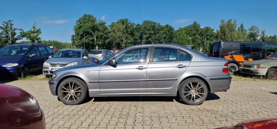 Pelēks BMW 330 2004 Valmiera, ar dzinēja tilpumu 3.00 L un nobraukumu 288 tūkst. km par 2800 €, foto 6 vietnē AUTOMOTO.COM.LV