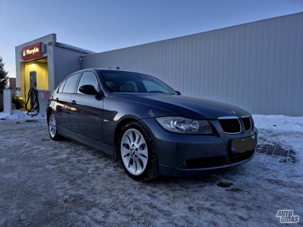 Grey BMW 330 2005 in Kaunas, with an engine capacity of 3.00 L and mileage of 397 thousand km for 3100 €, photo 2 on AUTOMOTO.COM.LV