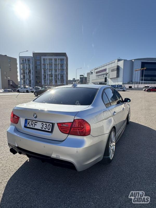 Grey BMW 330 2005 in Vilnius, with an engine capacity of 3.00 L and mileage of 294 thousand km for 6299 €, photo 5 on AUTOMOTO.COM.LV