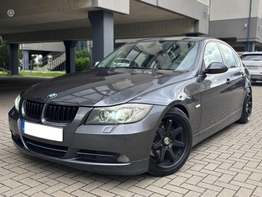 Grey BMW 330 2005 in Kaunas, with an engine capacity of 2.99 L and mileage of 450 thousand km for 2900 €, photo 6 on AUTOMOTO.COM.LV