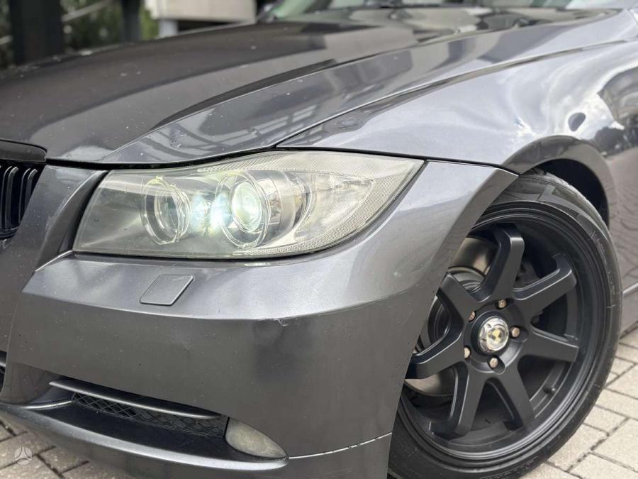 Grey BMW 330 2005 in Kaunas, with an engine capacity of 2.99 L and mileage of 450 thousand km for 2900 €, photo 7 on AUTOMOTO.COM.LV