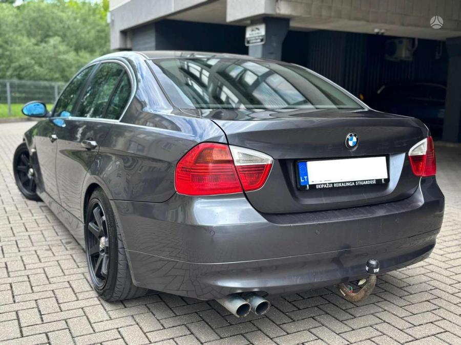 Grey BMW 330 2005 in Kaunas, with an engine capacity of 2.99 L and mileage of 450 thousand km for 2900 €, photo 10 on AUTOMOTO.COM.LV