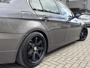 Grey BMW 330 2005 in Kaunas, with an engine capacity of 2.99 L and mileage of 450 thousand km for 2900 €, photo 13 on AUTOMOTO.COM.LV