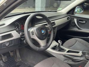 Grey BMW 330 2005 in Kaunas, with an engine capacity of 2.99 L and mileage of 450 thousand km for 2900 €, photo 14 on AUTOMOTO.COM.LV