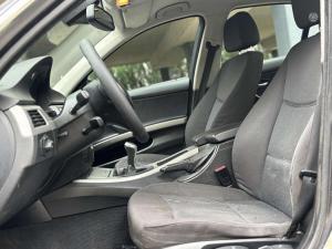Grey BMW 330 2005 in Kaunas, with an engine capacity of 2.99 L and mileage of 450 thousand km for 2900 €, photo 15 on AUTOMOTO.COM.LV