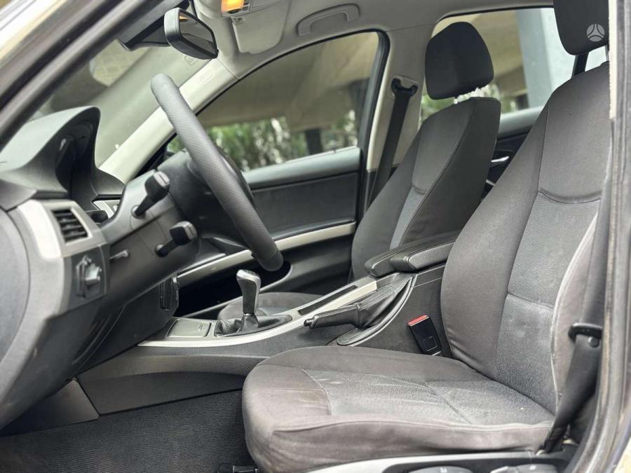 Grey BMW 330 2005 in Kaunas, with an engine capacity of 2.99 L and mileage of 450 thousand km for 2900 €, photo 15 on AUTOMOTO.COM.LV