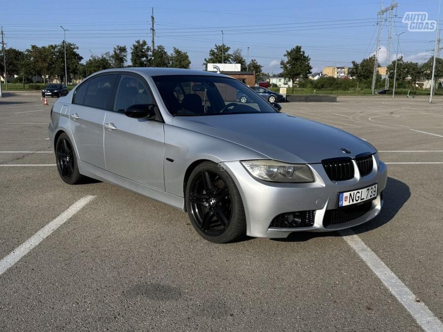 Grey BMW 330 2005 in Siauliai, with an engine capacity of 3.00 L and mileage of 268 thousand km for 4400 €, photo 1 on AUTOMOTO.COM.LV