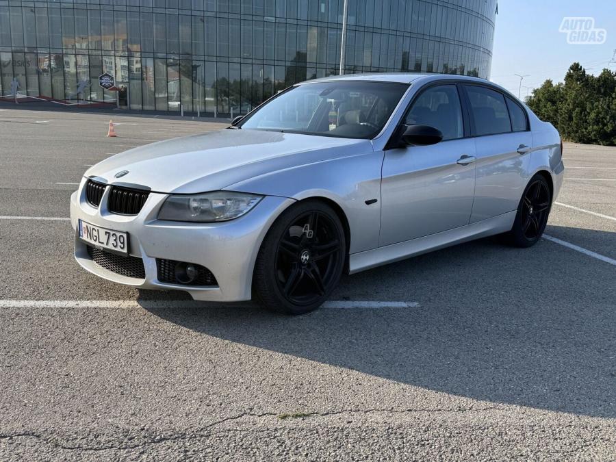Grey BMW 330 2005 in Siauliai, with an engine capacity of 3.00 L and mileage of 268 thousand km for 4400 €, photo 4 on AUTOMOTO.COM.LV