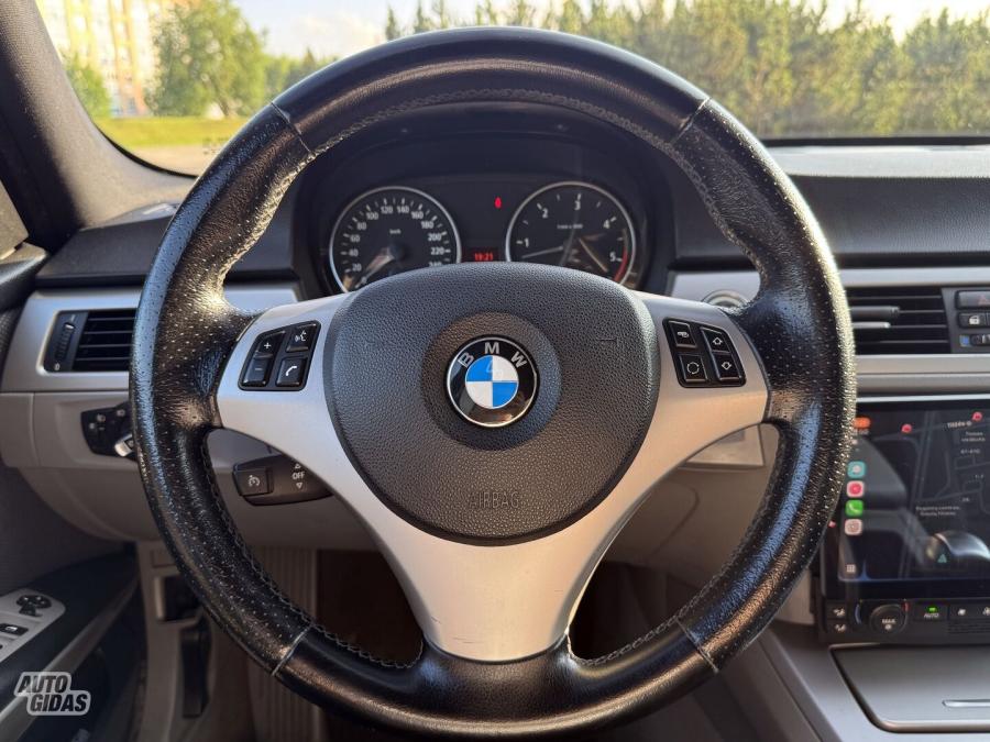 Grey BMW 330 2005 in Siauliai, with an engine capacity of 3.00 L and mileage of 268 thousand km for 4400 €, photo 13 on AUTOMOTO.COM.LV