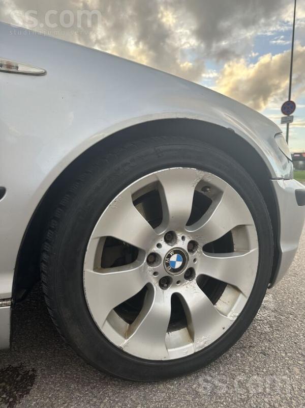 Pelēks BMW 330 2005 Rīga, ar dzinēja tilpumu 3.00 L un nobraukumu 266 tūkst. km par 2950 €, foto 10 vietnē AUTOMOTO.COM.LV
