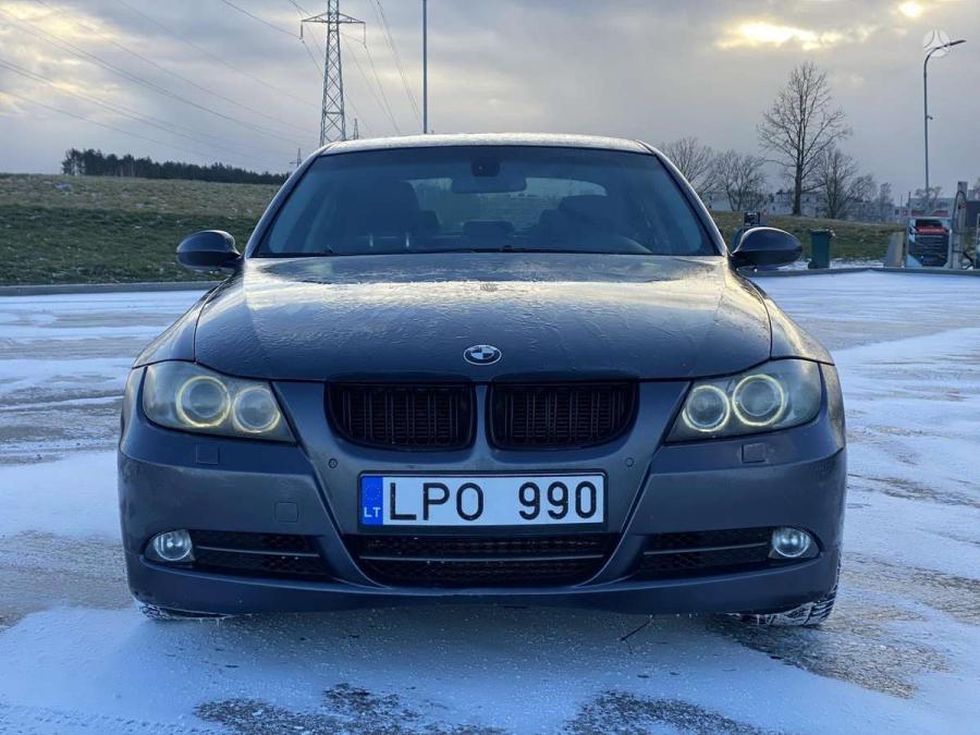 Pelēks BMW 330 2006 Kauņa, ar dzinēja tilpumu 2.99 L un nobraukumu 419 tūkst. km par 3800 €, foto 2 vietnē AUTOMOTO.COM.LV