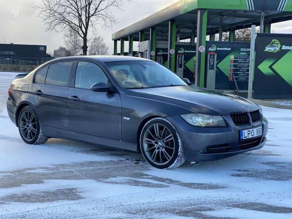 Pelēks BMW 330 2006 Kauņa, ar dzinēja tilpumu 2.99 L un nobraukumu 419 tūkst. km par 3800 €, foto 3 vietnē AUTOMOTO.COM.LV