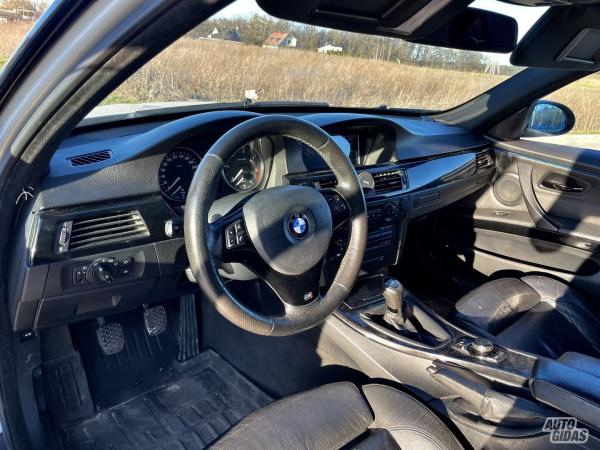 Pelēks BMW 330 2006 Kauņa, ar dzinēja tilpumu 3.00 L un nobraukumu 297 tūkst. km par 6000 €, foto 9 vietnē AUTOMOTO.COM.LV