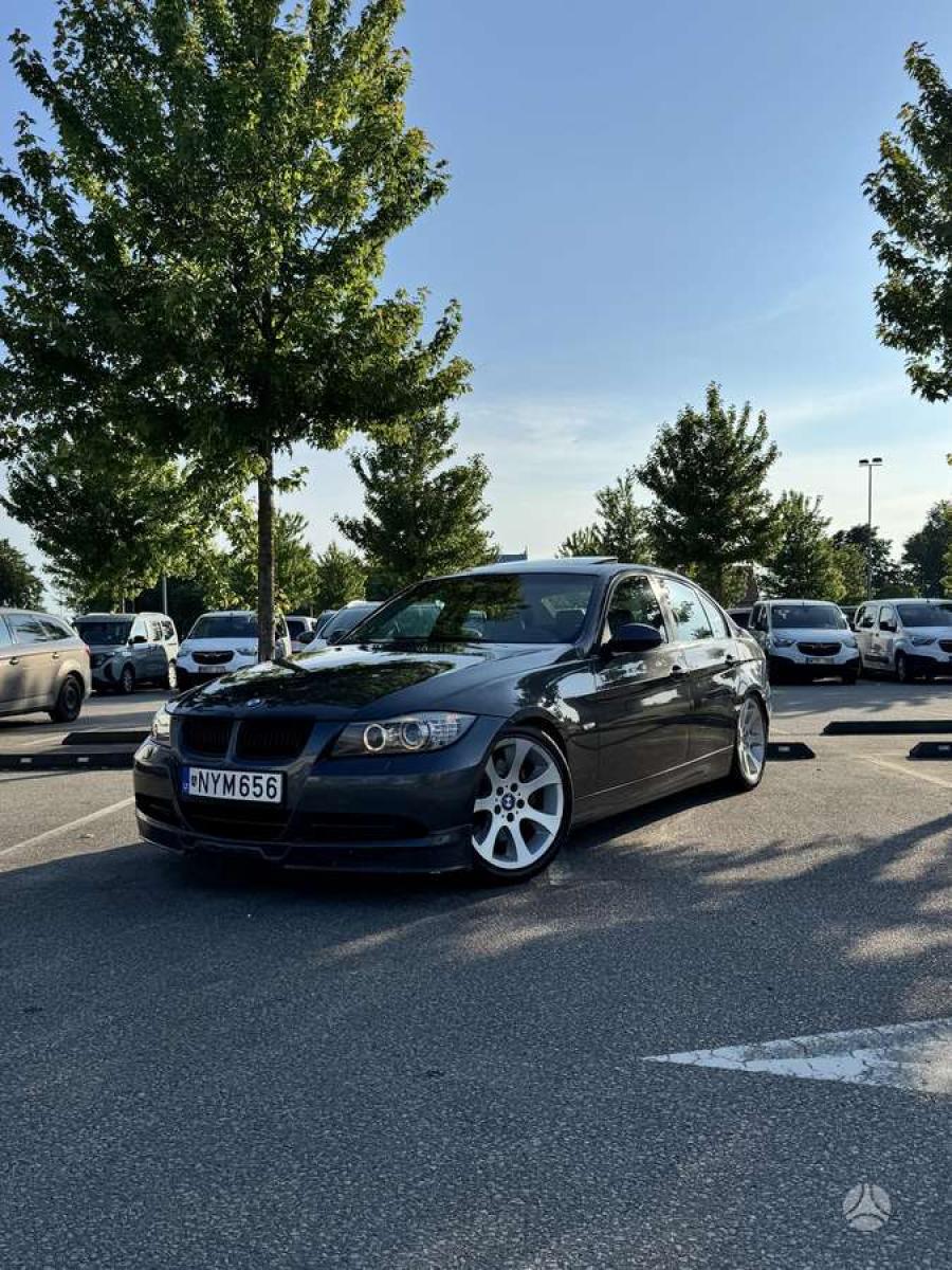 Grey BMW 330 2006 in Klaipeda, with an engine capacity of 3.00 L and mileage of 435 thousand km for 4550 €, photo 1 on AUTOMOTO.COM.LV