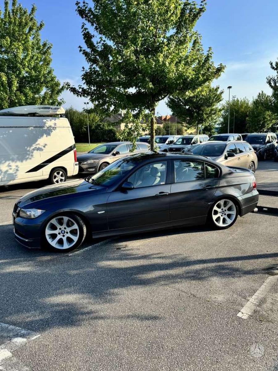 Grey BMW 330 2006 in Klaipeda, with an engine capacity of 3.00 L and mileage of 435 thousand km for 4550 €, photo 3 on AUTOMOTO.COM.LV