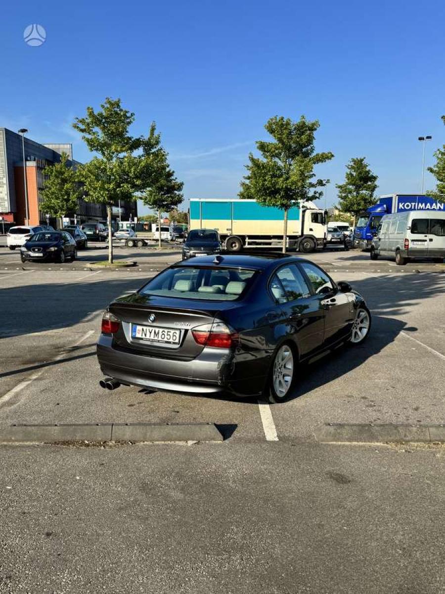 Grey BMW 330 2006 in Klaipeda, with an engine capacity of 3.00 L and mileage of 435 thousand km for 4550 €, photo 4 on AUTOMOTO.COM.LV