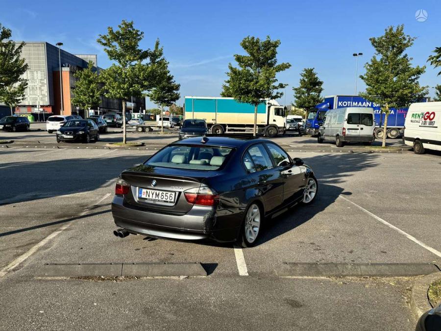 Grey BMW 330 2006 in Klaipeda, with an engine capacity of 3.00 L and mileage of 435 thousand km for 4550 €, photo 6 on AUTOMOTO.COM.LV