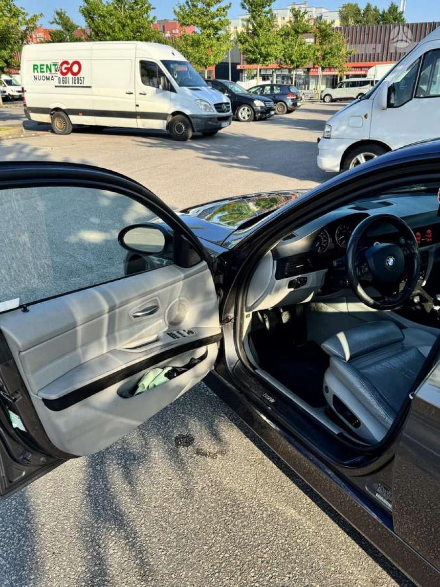 Grey BMW 330 2006 in Klaipeda, with an engine capacity of 3.00 L and mileage of 435 thousand km for 4550 €, photo 7 on AUTOMOTO.COM.LV