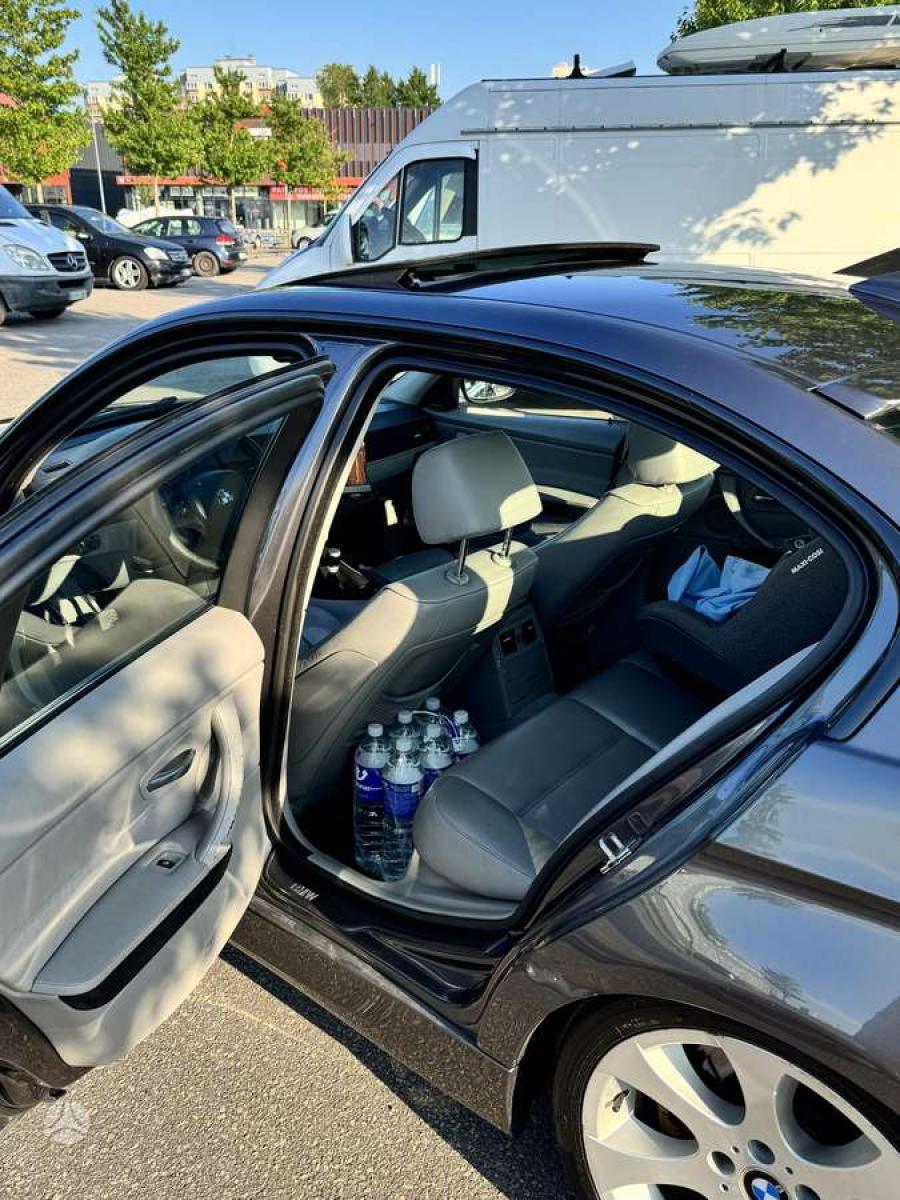 Grey BMW 330 2006 in Klaipeda, with an engine capacity of 3.00 L and mileage of 435 thousand km for 4550 €, photo 10 on AUTOMOTO.COM.LV