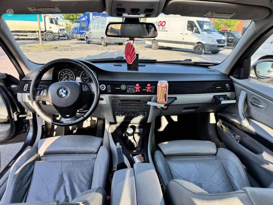 Grey BMW 330 2006 in Klaipeda, with an engine capacity of 3.00 L and mileage of 435 thousand km for 4550 €, photo 11 on AUTOMOTO.COM.LV