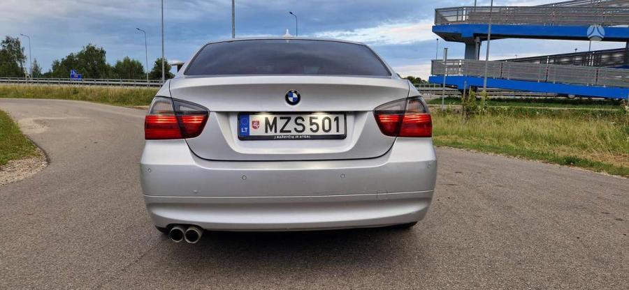 Pelēks BMW 330 2006 Viļņa, ar dzinēja tilpumu 2.99 L un nobraukumu 365 tūkst. km par 3999 €, foto 8 vietnē AUTOMOTO.COM.LV