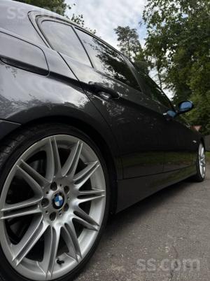 Pelēks BMW 330 2006 Rīga, ar dzinēja tilpumu 3.00 L un nobraukumu 334 tūkst. km par 7200 €, foto 5 vietnē AUTOMOTO.COM.LV