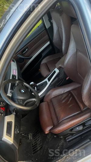 Pelēks BMW 330 2006 Madona, ar dzinēja tilpumu 3.00 L un nobraukumu 277 tūkst. km par 3900 €, foto 12 vietnē AUTOMOTO.COM.LV