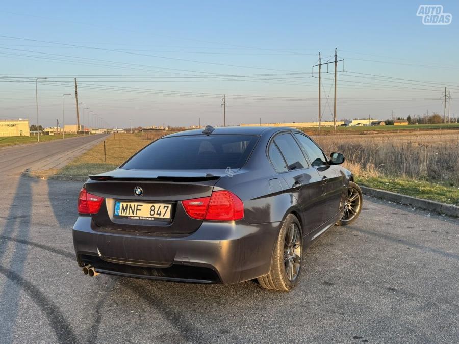 Grey BMW 330 2007 in Panevezys, with an engine capacity of 3.00 L and mileage of 382 thousand km for 9999 €, photo 3 on AUTOMOTO.COM.LV