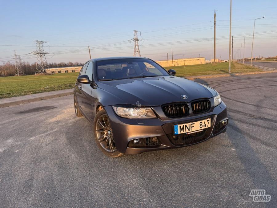 Grey BMW 330 2007 in Panevezys, with an engine capacity of 3.00 L and mileage of 382 thousand km for 9999 €, photo 4 on AUTOMOTO.COM.LV