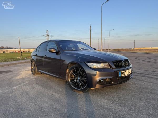 Grey BMW 330 2007 in Panevezys, with an engine capacity of 3.00 L and mileage of 382 thousand km for 9999 €, photo 5 on AUTOMOTO.COM.LV
