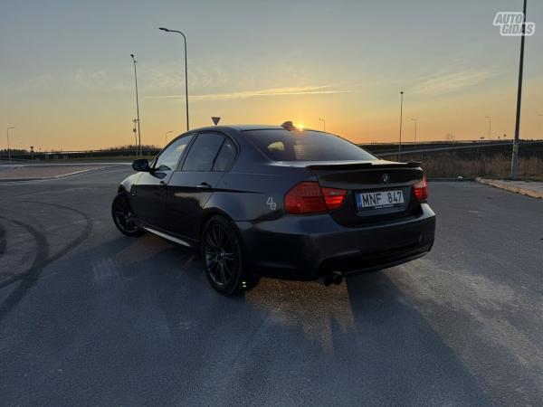 Grey BMW 330 2007 in Panevezys, with an engine capacity of 3.00 L and mileage of 382 thousand km for 9999 €, photo 6 on AUTOMOTO.COM.LV