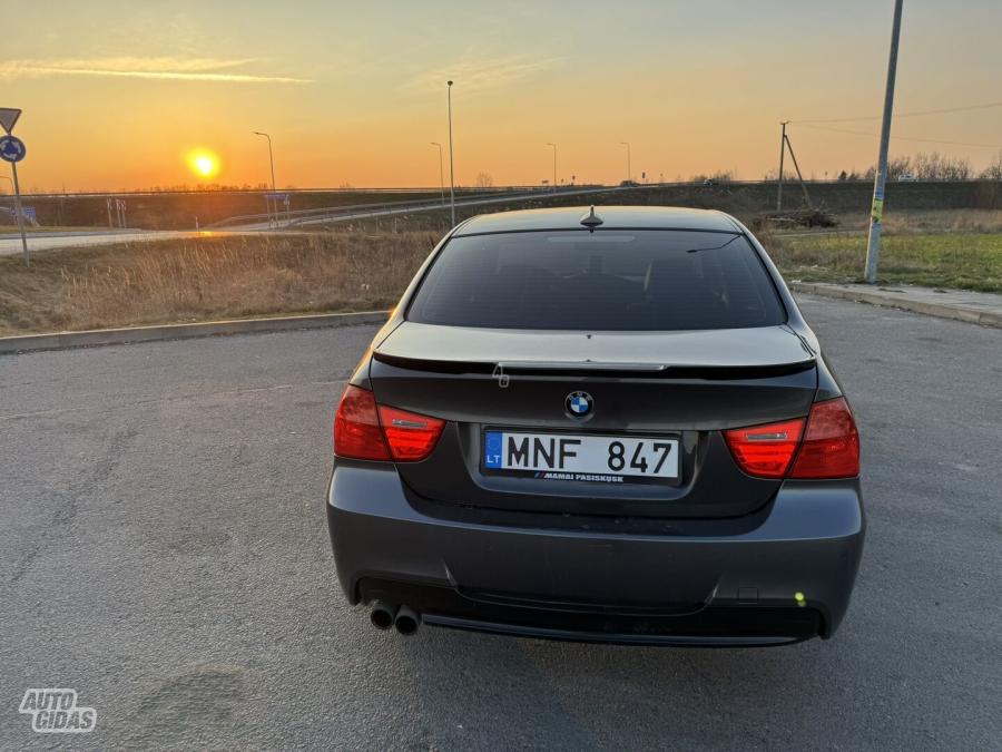 Grey BMW 330 2007 in Panevezys, with an engine capacity of 3.00 L and mileage of 382 thousand km for 9999 €, photo 7 on AUTOMOTO.COM.LV
