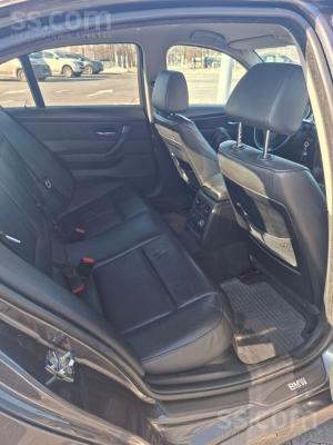 Pelēks BMW 330 2007 Rīga, ar dzinēja tilpumu 3.00 L un nobraukumu 425 tūkst. km par 4100 €, foto 12 vietnē AUTOMOTO.COM.LV