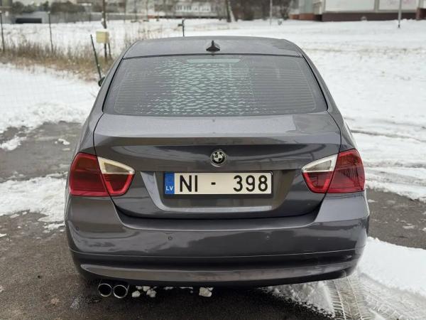 Grey BMW 330 2007 in Riga, with an engine capacity of 3.00 L and mileage of 324 thousand km for 3990 €, photo 5 on AUTOMOTO.COM.LV