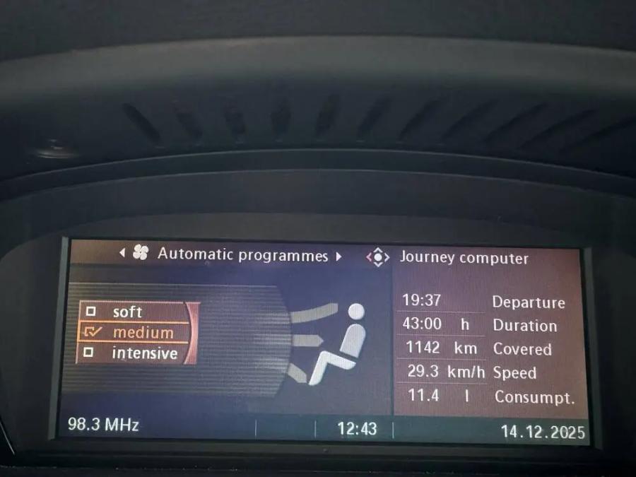 Grey BMW 330 2007 in Riga, with an engine capacity of 3.00 L and mileage of 324 thousand km for 3990 €, photo 12 on AUTOMOTO.COM.LV