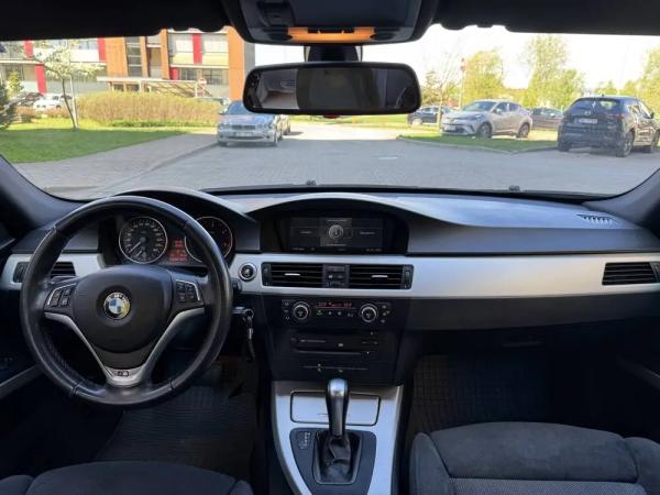 Pelēks BMW 330 2007 Rīga, ar dzinēja tilpumu 3.00 L un nobraukumu 369 tūkst. km par 6490 €, foto 7 vietnē AUTOMOTO.COM.LV