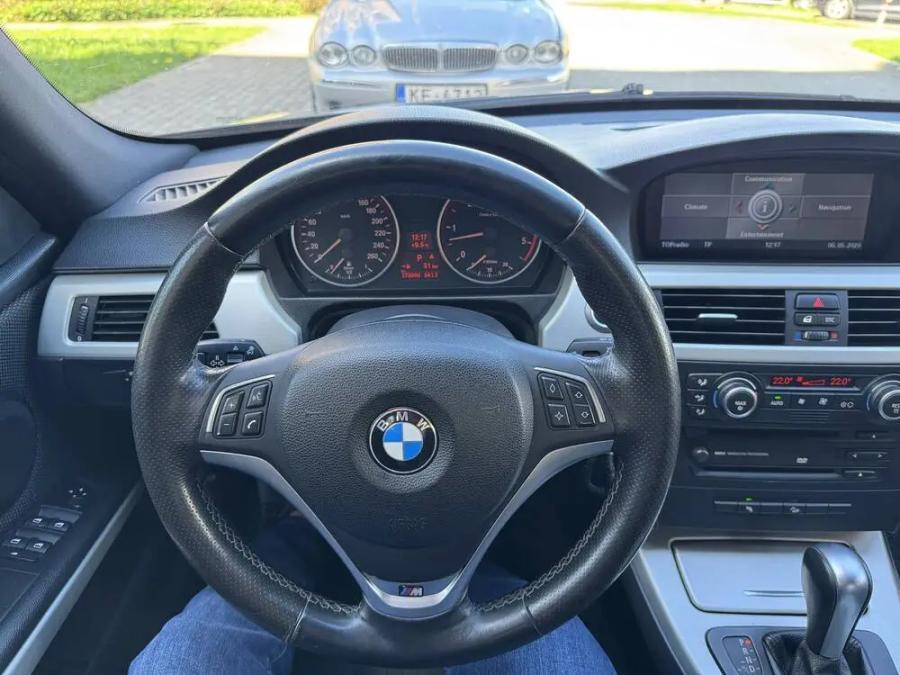 Pelēks BMW 330 2007 Rīga, ar dzinēja tilpumu 3.00 L un nobraukumu 369 tūkst. km par 6490 €, foto 17 vietnē AUTOMOTO.COM.LV