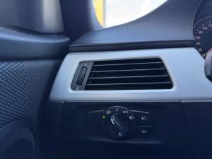 Pelēks BMW 330 2007 Rīga, ar dzinēja tilpumu 3.00 L un nobraukumu 369 tūkst. km par 6490 €, foto 19 vietnē AUTOMOTO.COM.LV