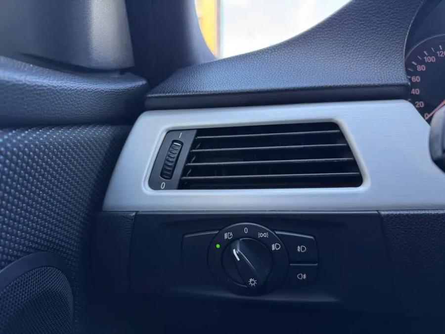 Pelēks BMW 330 2007 Rīga, ar dzinēja tilpumu 3.00 L un nobraukumu 369 tūkst. km par 6490 €, foto 19 vietnē AUTOMOTO.COM.LV