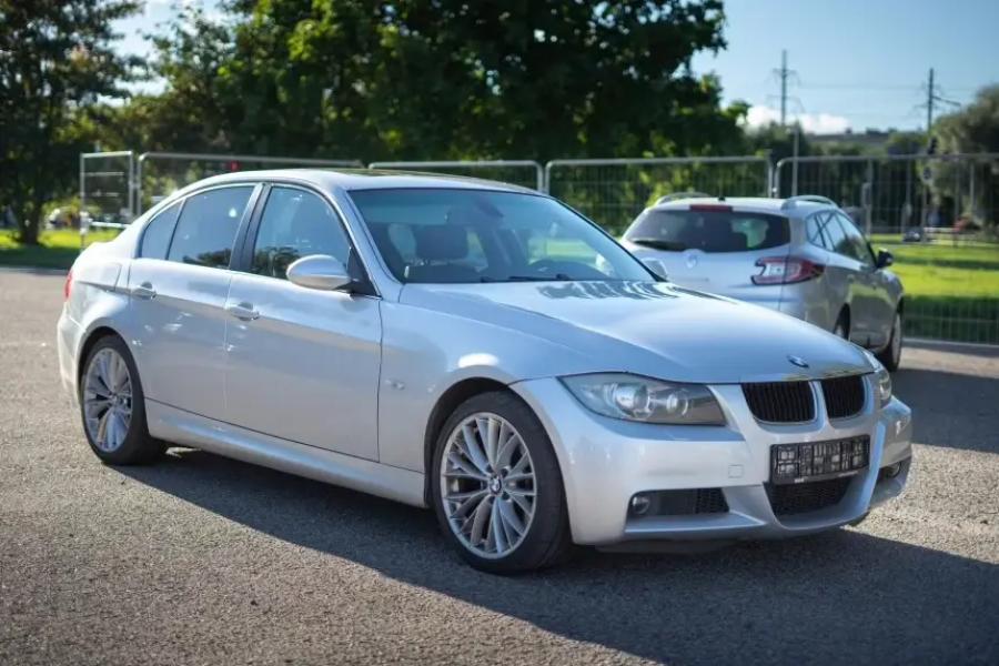 Pelēks BMW 330 2007 Liepāja, ar dzinēja tilpumu 3.00 L un nobraukumu 308 tūkst. km par 5500 €, foto 6 vietnē AUTOMOTO.COM.LV