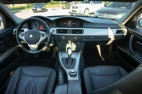 Grey BMW 330 2007 in Liepaja, with an engine capacity of 3.00 L and mileage of 308 thousand km for 5500 €, photo 7 on AUTOMOTO.COM.LV