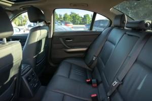 Pelēks BMW 330 2007 Liepāja, ar dzinēja tilpumu 3.00 L un nobraukumu 308 tūkst. km par 5500 €, foto 10 vietnē AUTOMOTO.COM.LV
