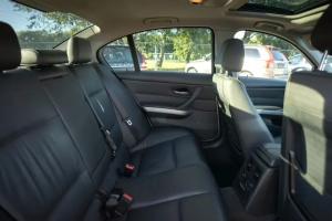 Pelēks BMW 330 2007 Liepāja, ar dzinēja tilpumu 3.00 L un nobraukumu 308 tūkst. km par 5500 €, foto 11 vietnē AUTOMOTO.COM.LV