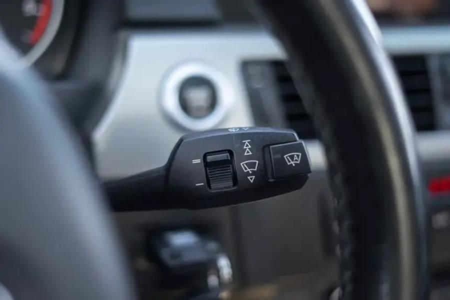 Pelēks BMW 330 2007 Liepāja, ar dzinēja tilpumu 3.00 L un nobraukumu 308 tūkst. km par 5500 €, foto 19 vietnē AUTOMOTO.COM.LV