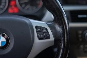 Pelēks BMW 330 2007 Liepāja, ar dzinēja tilpumu 3.00 L un nobraukumu 308 tūkst. km par 5500 €, foto 23 vietnē AUTOMOTO.COM.LV